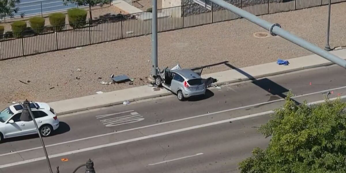 1 dead, 2 hospitalized after crash near Loop 202 in Gilbert 1 dead, 2 hospitalized after crash near Loop 202 in Gilbert